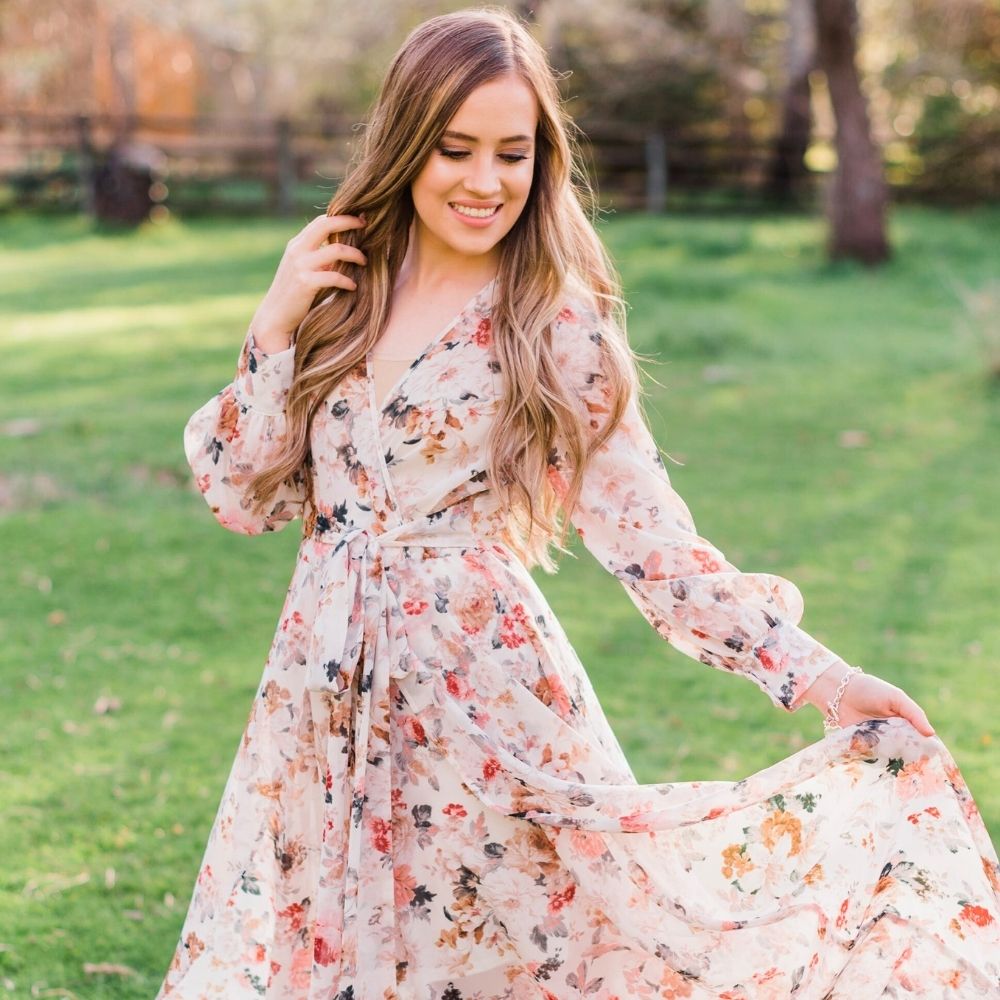 How To Be More Feminine - 12 Authentic Ways - The Velvet Beauty