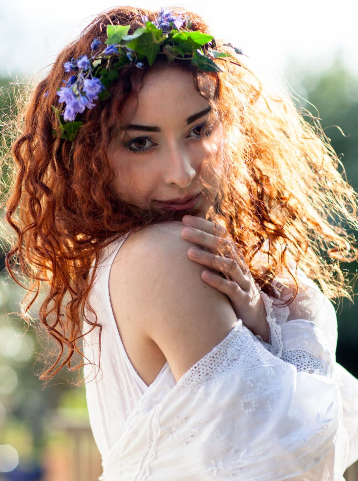 How To Be More Feminine - 12 Authentic Ways - The Velvet Beauty