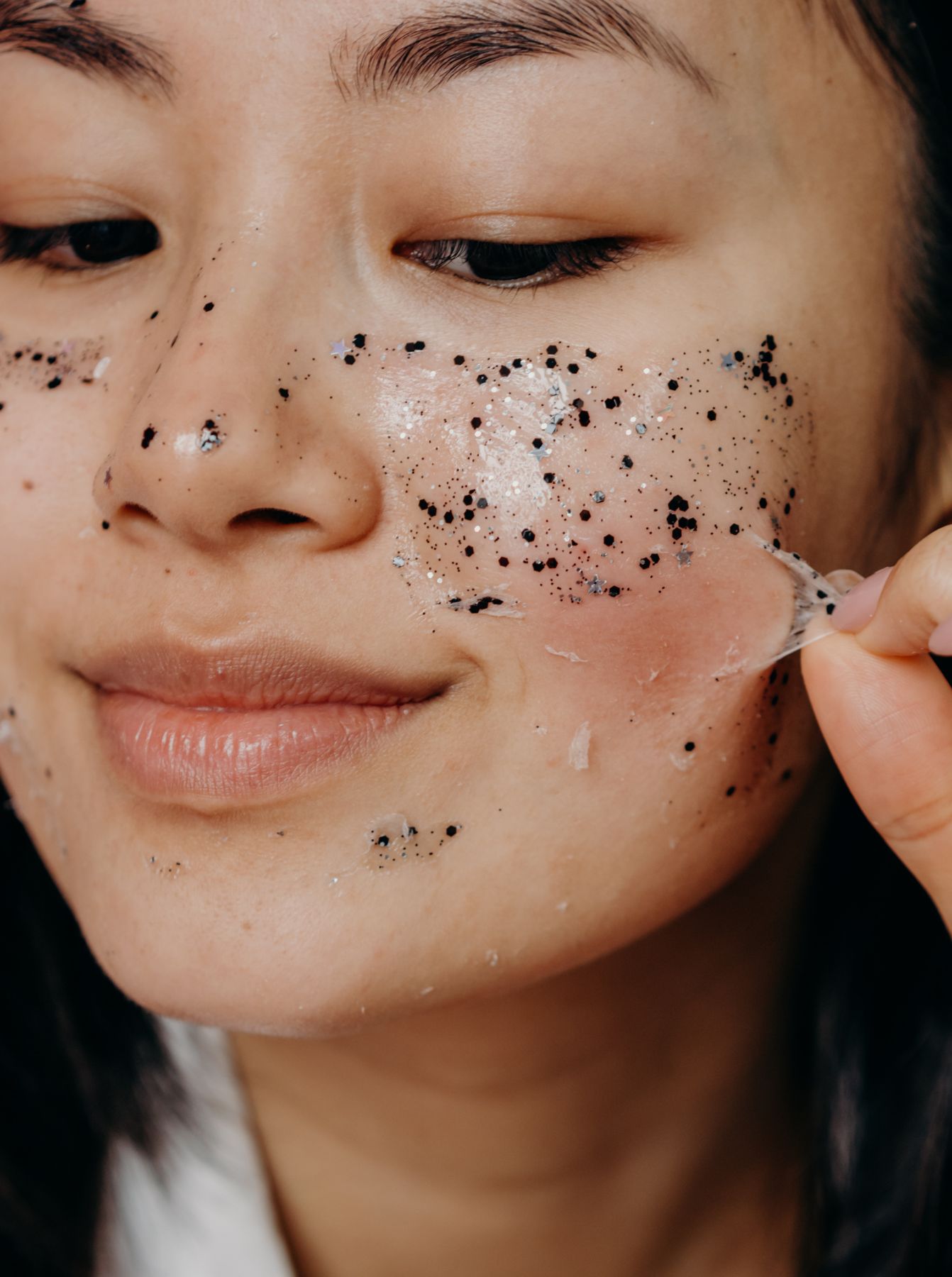 Ultimate Guide to Skin Purging (What Is It and How To Deal With It)